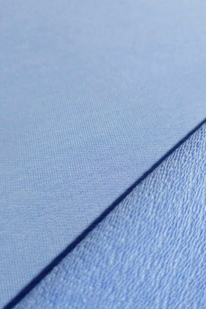 Vaalean sininen Joustocollege - MUTCAT Design House